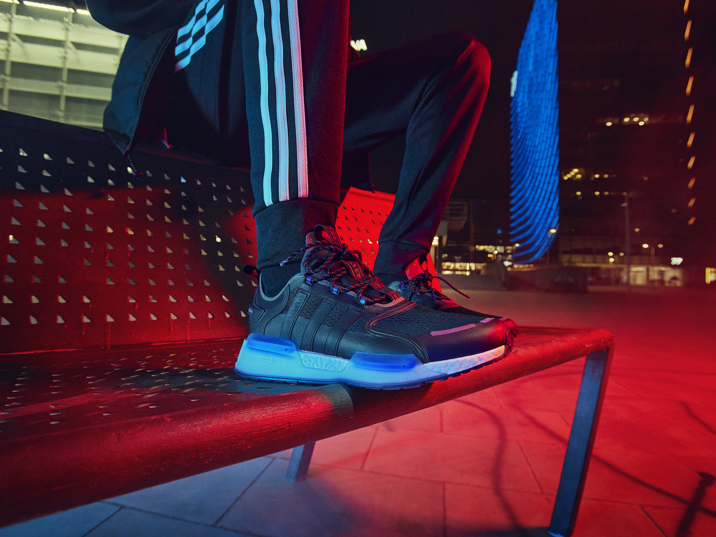 ADIDAS ORIGINALS เผยโฉม "NMD V3" ประวัติศาสตร์หน้าใหม่ของสนีกเกอร์โมเดลฮิต!